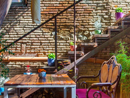 Shavi Lomi Restaurant