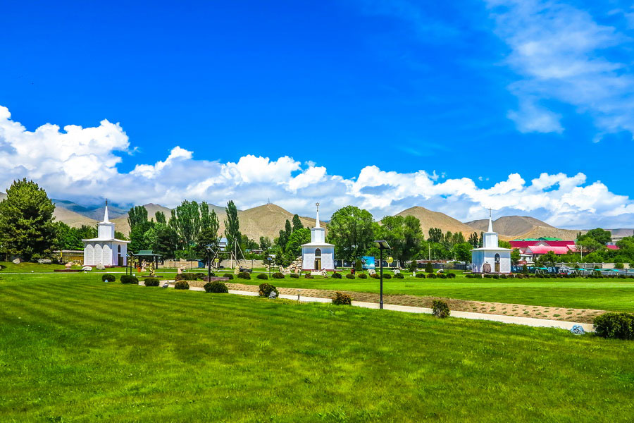 Guía de Viaje de Cholpon-Ata - Tours, Atracciones y Cosas que Hacer