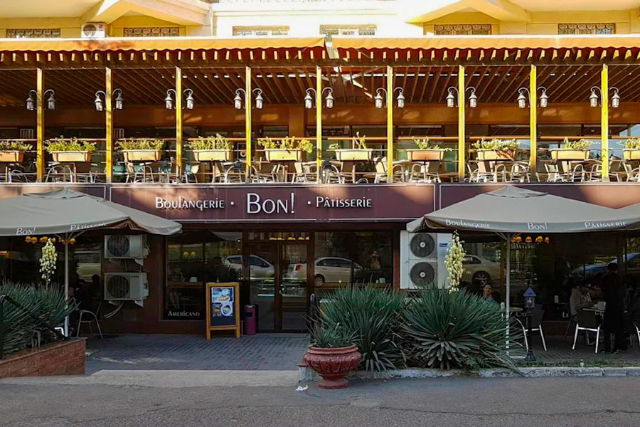 Chain of French coffeehouses and confectioneries Bon!